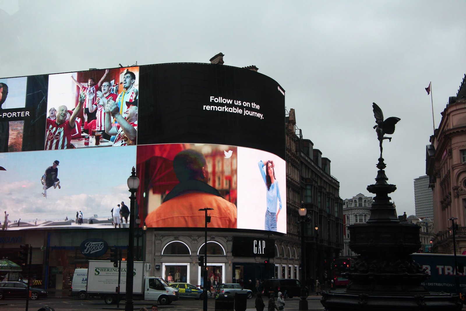 Harnessing the Power of Physical Advertising in the Digital Age