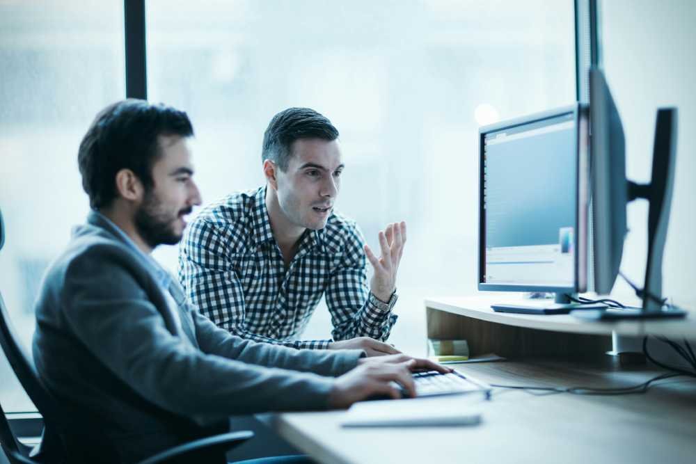 Guide to Choosing the Right FSM Software for Your Business