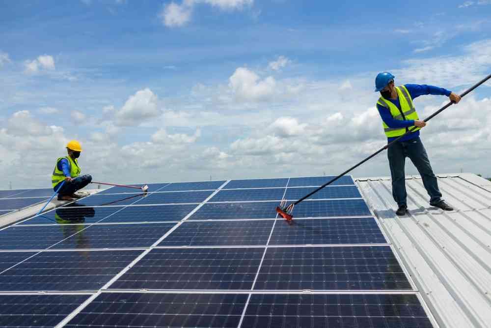 The Essential Guide to Maintaining Solar Panels for Maximum Efficiency