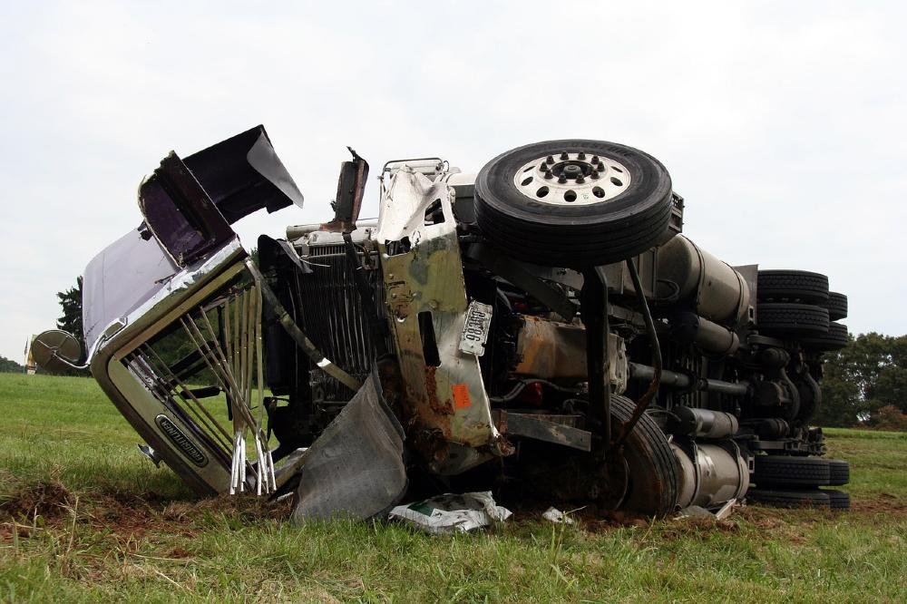 7 Critical Steps to Take After a Big Rig Collision - Design Related